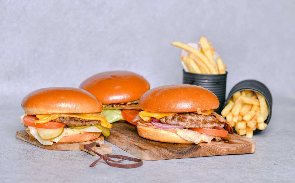 Burger Connection Engkomi | Bolt Food