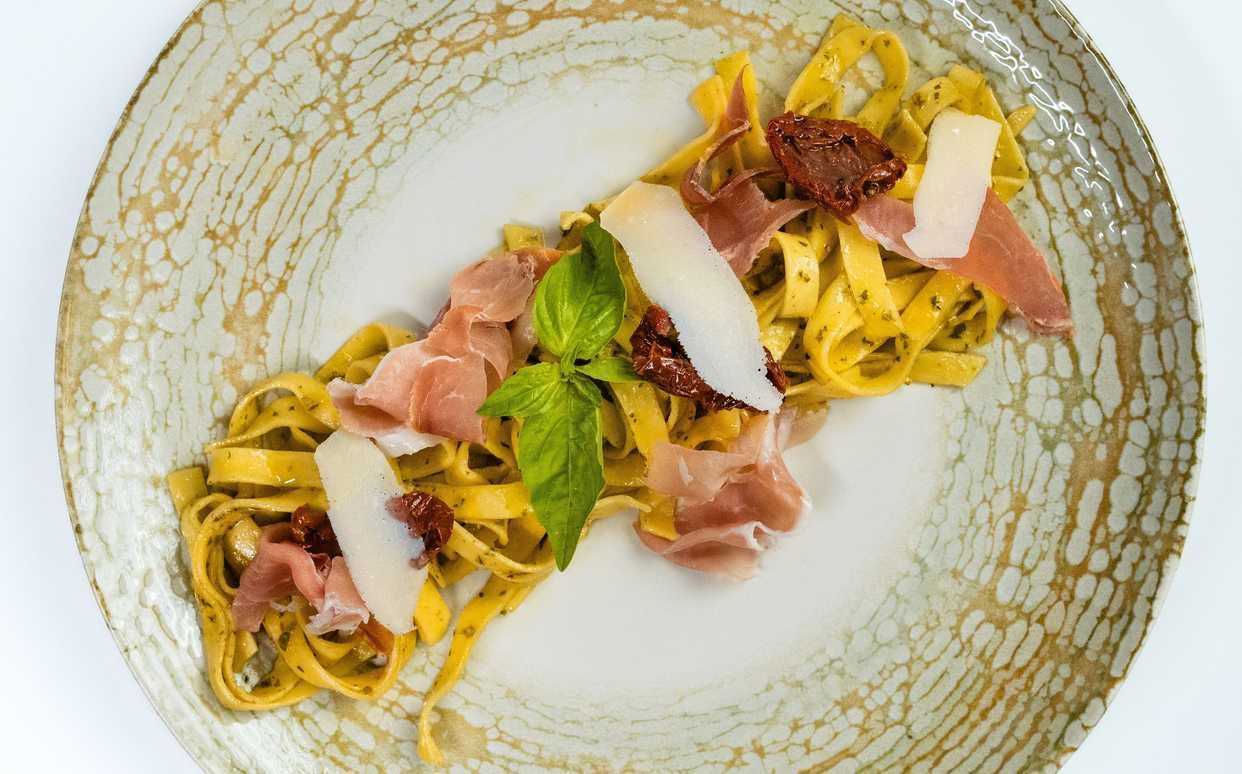 Atelierul lui Radu Darie Ion Mihalache | Bolt Food